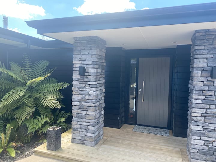 Acacia Bay Semi Rural Retreat - Taupō