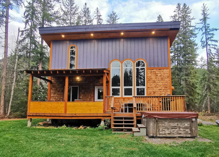 Wild Wood Cabins: Moose’s Meadow (Private Hot Tub) - Alberta