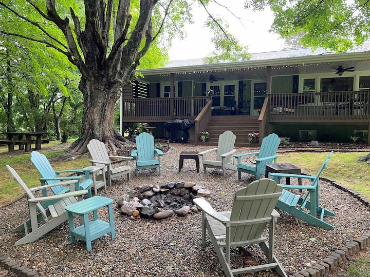 Little River Farmhouse – Peaceful Smokies Retreat - Townsend, TN