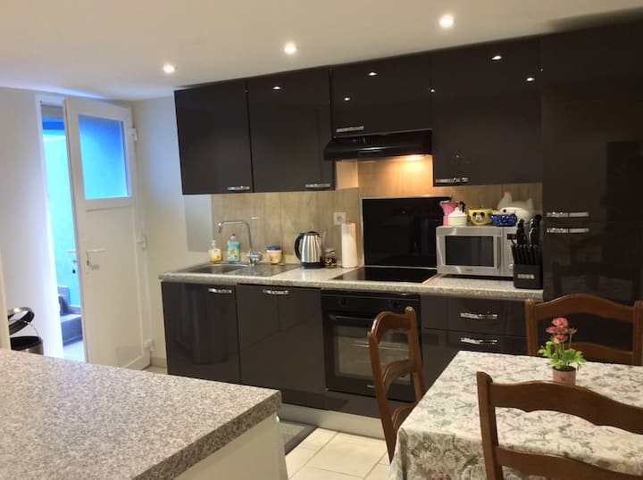 Confortable, 2 Min à Pied Station Soleil Tram 3 - Bartenheim