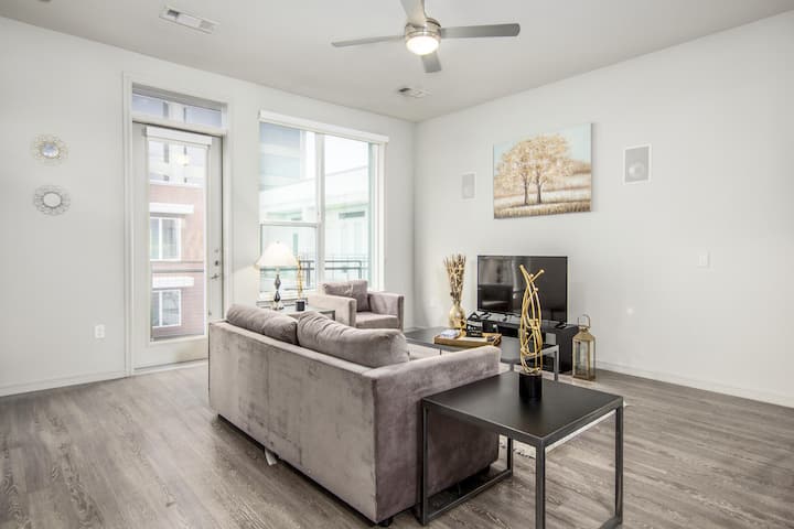 Amazing Price On A Brand New Uptown Apartment - Dallas, TX