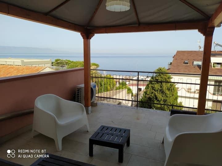 Pozzo Lazzaro Apartments; 30metri Dal Mare! - Santa Teresa di Riva