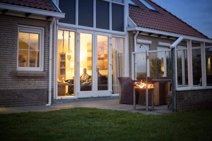 Weidevilla Xxxl  Mit 23  Betten, 3 Kinderbetten, - Ameland