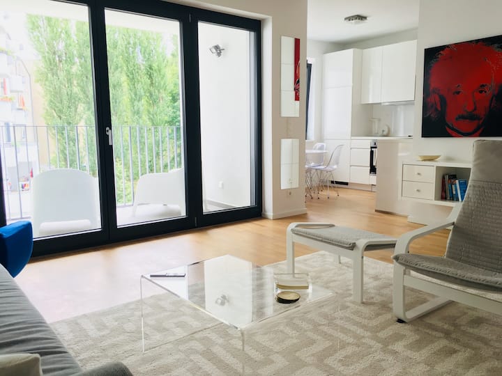 Stylish Spacious Fully-fitted Studio With Balcony - Berlin