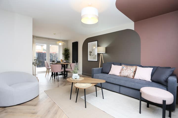 Sleeps 7, Stylish Japandi House - Blackpool