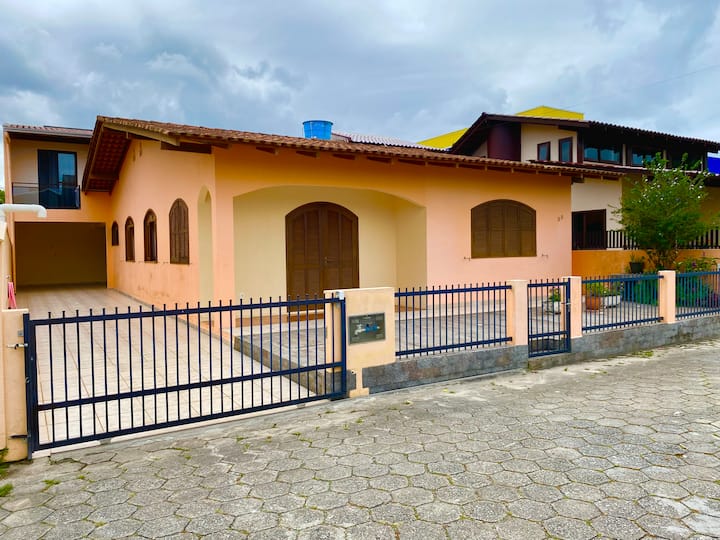 Casa Aconchegante A 200m Da Praia - Bombinhas. - Bombinhas