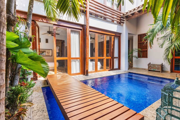 Luxury 5 Bedroom Mansion In The Old City - Cartagena