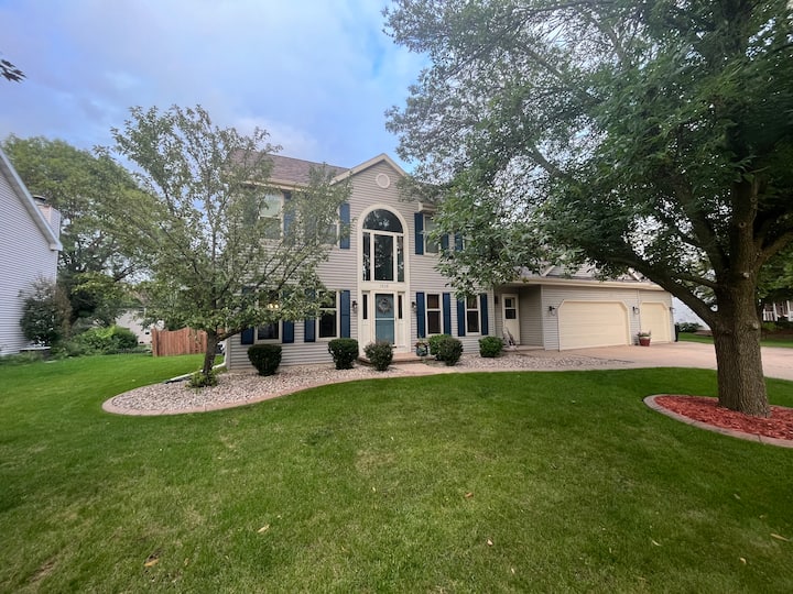 Nfl Draft-ready House With Easy Access To Highway - Appleton, WI