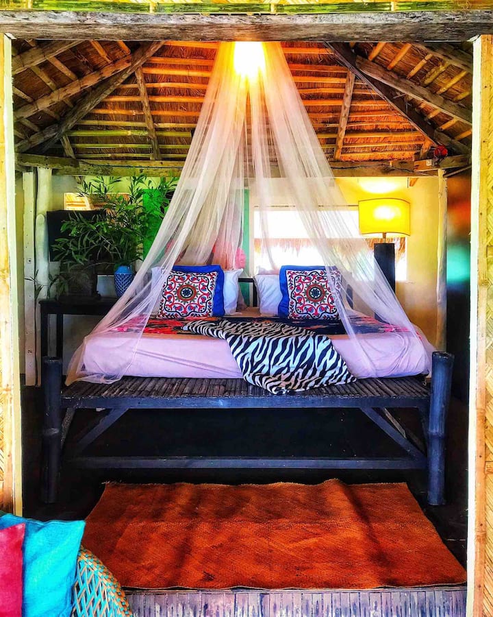 Talinaay, Kubo Tova Beach Front - Cabangan