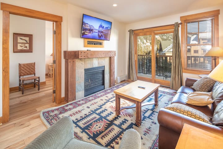 8884 | Springs, Wood Floors, Steps To Gondola! - Colorado