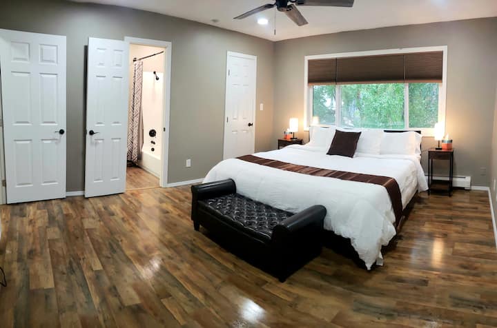 Caribou Flat Ii: Theater, Firepit & Private Yard! - Long Lake, Anchorage