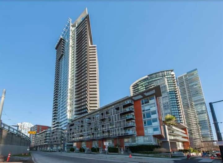 Modern Yaletown Condo W/balcony Central Location - Vancouver