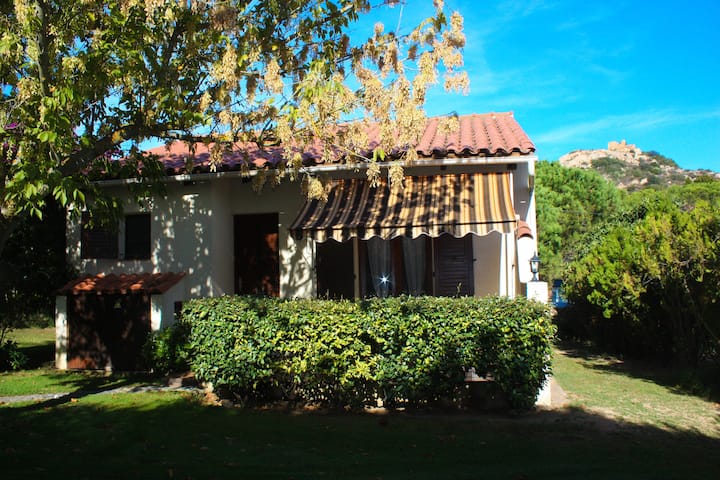 Villa Castagna, Parc Fleuri Calme,piscine Chauffée - Calvi