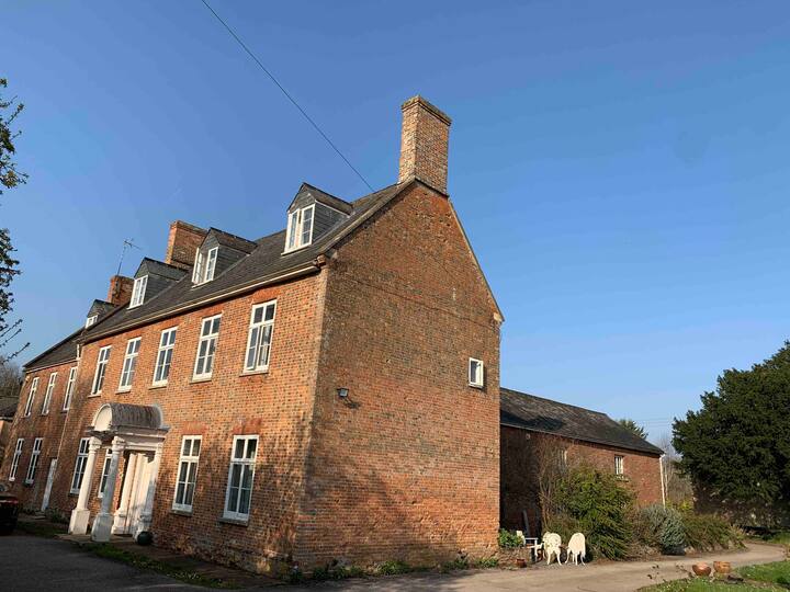 4bed Cosy Georgian Top Floor Flat In Quaint Hamlet - Taunton