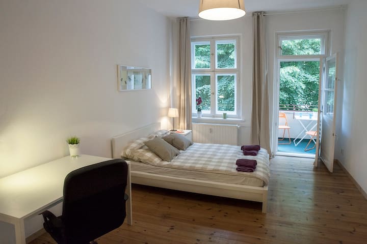 Sunny Apartment In Prenzlauer Berg - Berlín