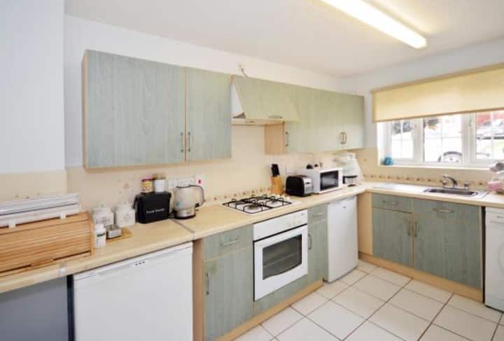 Double Room In A Newly Furnished Friendly House - Coventry