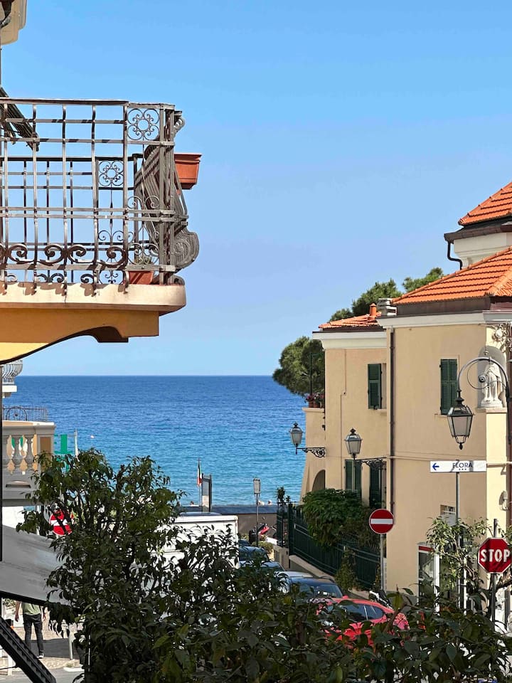 Nuovo Trilocale Borgo Coscia Four Holiday - Alassio