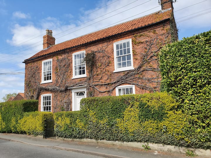 Grade Ii Listed Farmhouse In Busy Village. - Woodhall Spa