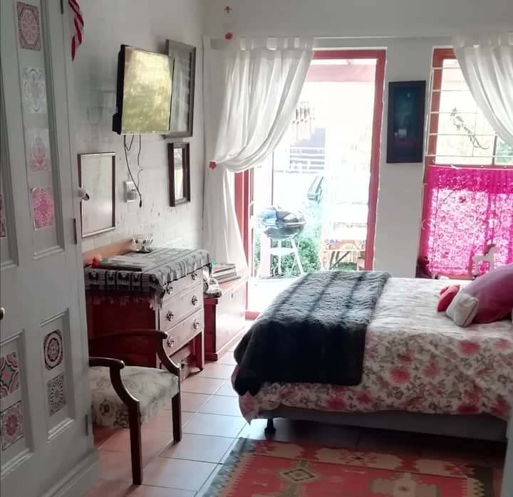 Madhatter's Room In Charming Darling Town - Darling