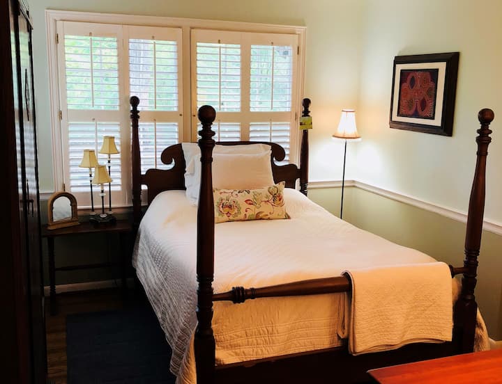 Wedgewood - Sun Room - Macon, GA