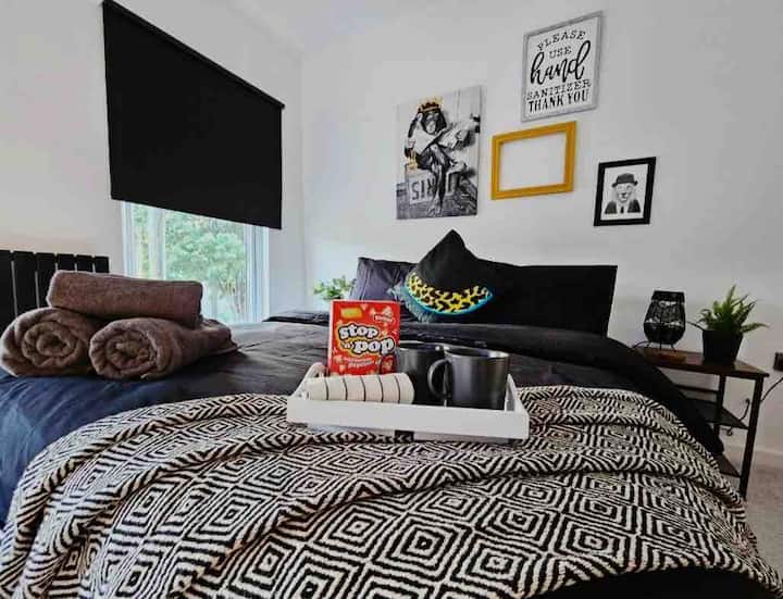 Near To City Center, 4 Bed, 2 Bathroom House - Cheshire