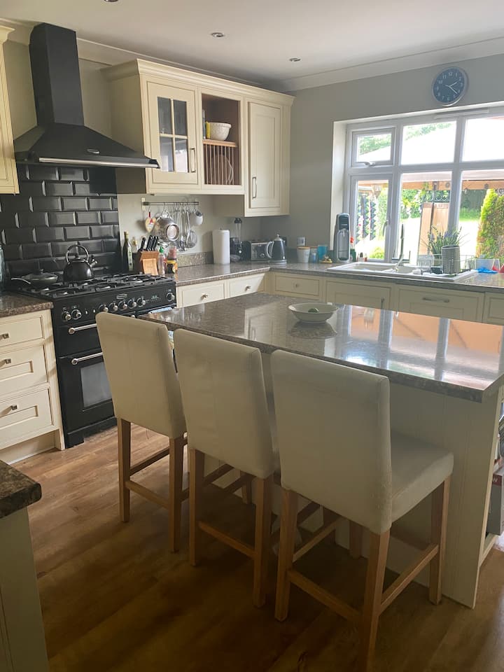 Luxury Double Bedroom With En-suit Bathroom - Watford
