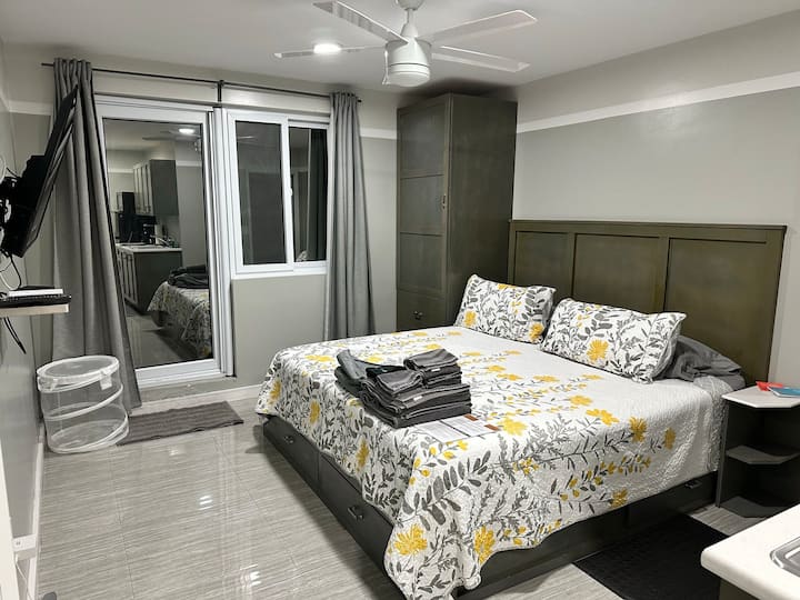N3 - King Bed, Near Food Store And Beaches - Nassau