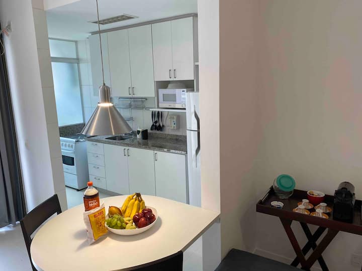 Apartamento Espaçoso E Confortável - Posto 6 - Copacabana