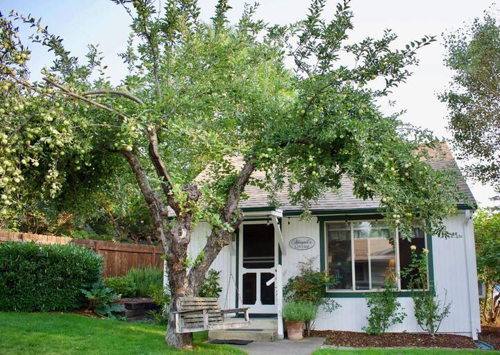 Abigail's Self Catering Vacation Cottage Two Rooms - Ashland, OR