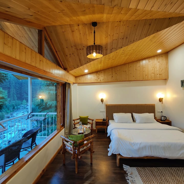 Attic Vintage @Ninyanways Boutique Stay - Manali