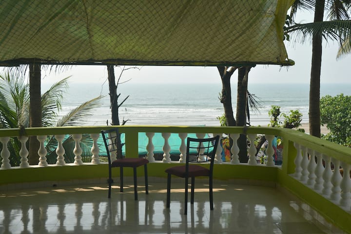 Penthouse Luxury 3 Bedrooms @ Ashvem Beach - Goa