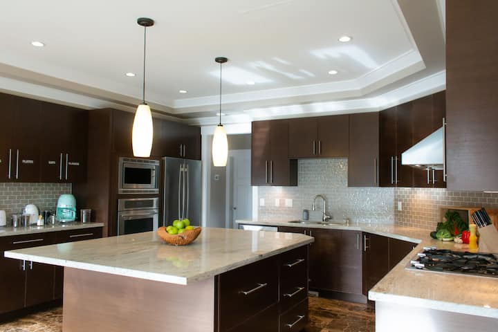 Welcome Home - Room 2 - North Vancouver