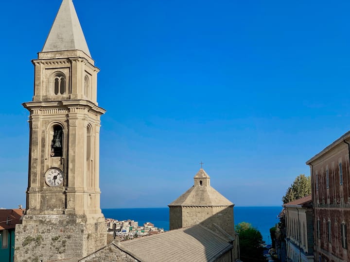 Stunning Rooftop Terrace With Sea Views, 3bd, 1bt - Ventimiglia