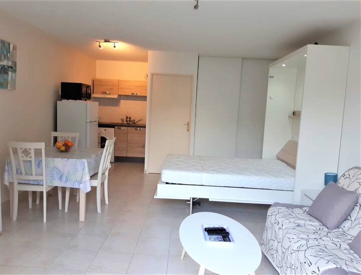 Studio 31m2 Neuf Et Chaleureux, Parking Privatif - Rochefort, France