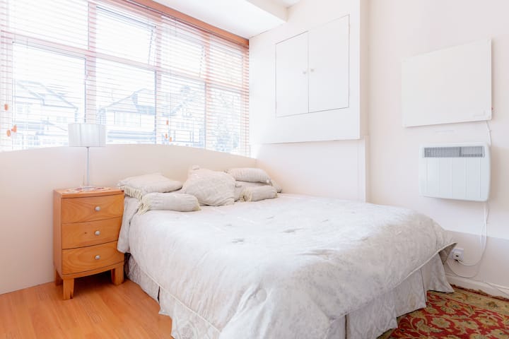 Private Room, Kitchenette,bathroom - Fulham