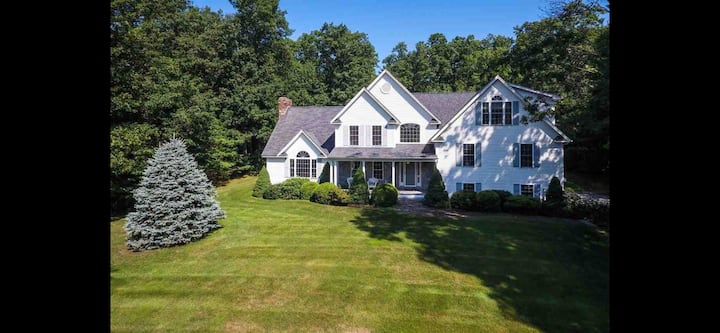 Cobbetts Pond Vacation Rentals & Homes - Windham, NH | Airbnb