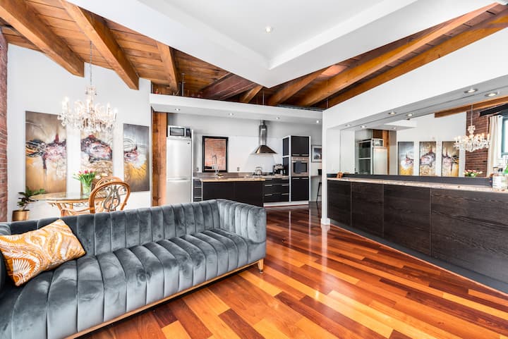 Stunning Historic Gastown Loft - Vancouver
