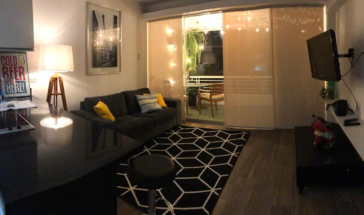 Cálido Dpto Con Terraza En El Centro De Miraflores - Peru