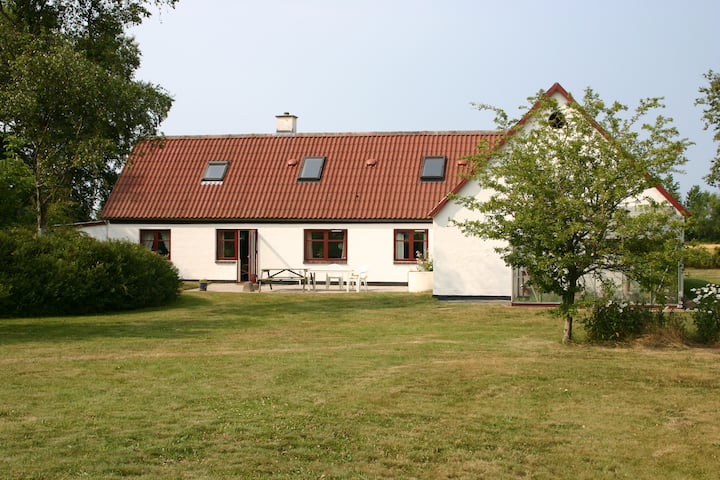Modernized Farmhouse; Lille Volhøy - Tversted