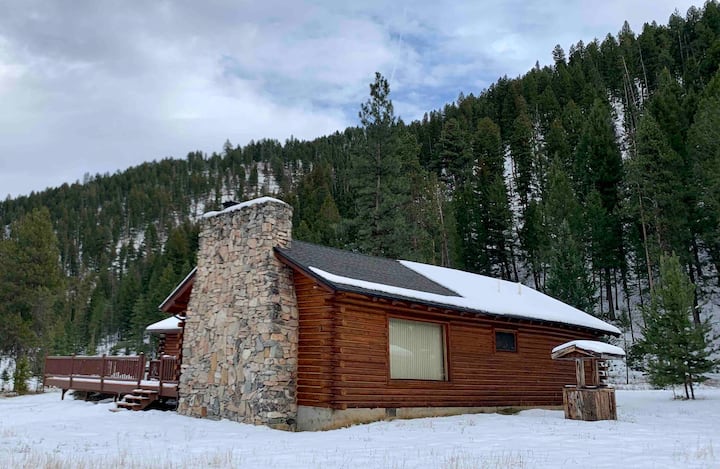 Rustic Ski Lodge On The East Fork - Montana
