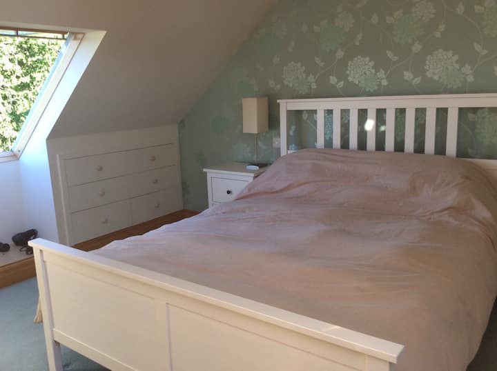 Private Attic Room And Bathroom - Banbury