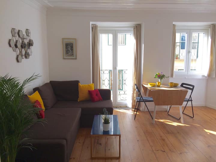 Sweet Typical Apartment In Bica/bairro Alto - Lisbon