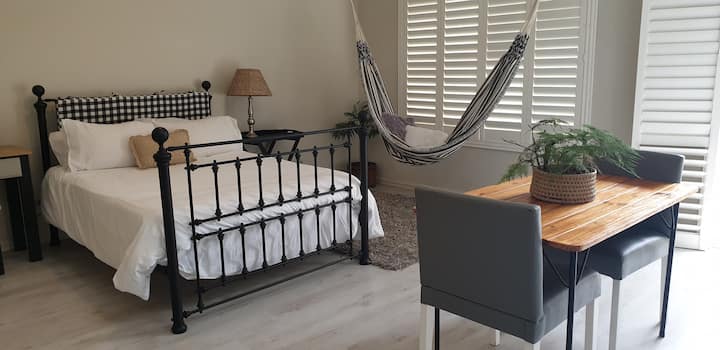 Lovely  Private Room With Separate Entrance & Wifi - Randburg