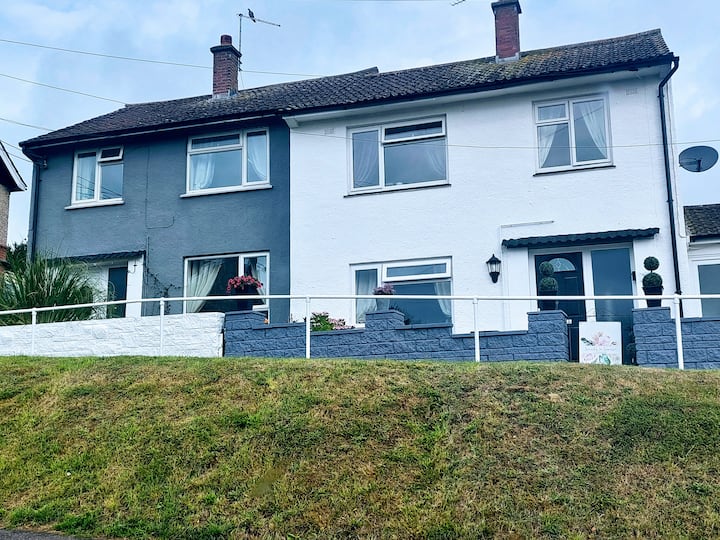 Stylish, Modern Self Catering For 3 Professionals - Chard