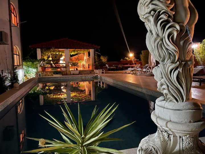 Studio Apartment With Swimming Pool - Jelsa