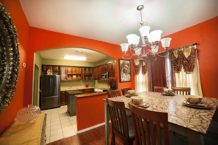 Traditional Home In San Antonio - San Antonio, TX