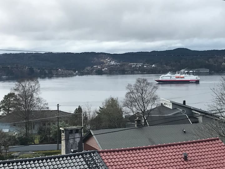 House About 25 Minutes By Buss To Bergen City. - Bergen, Norwegen