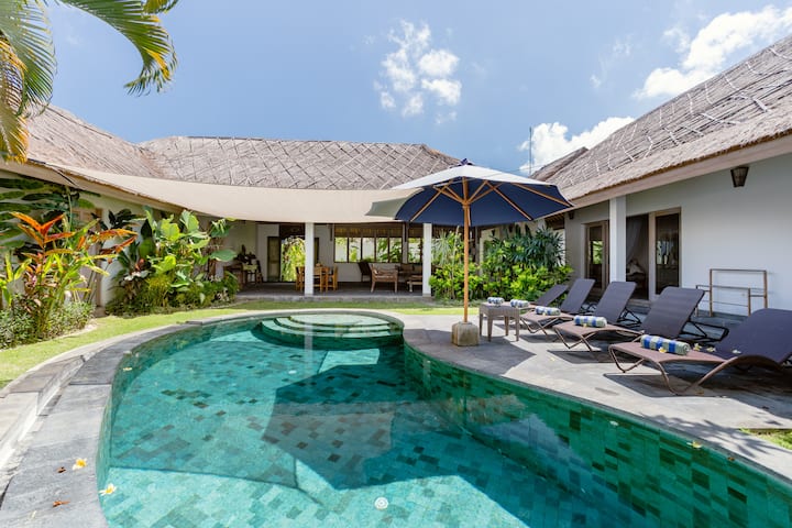Five Star Reviews, Airbnb Plus, Awesome Location, Book Now - Seminyak