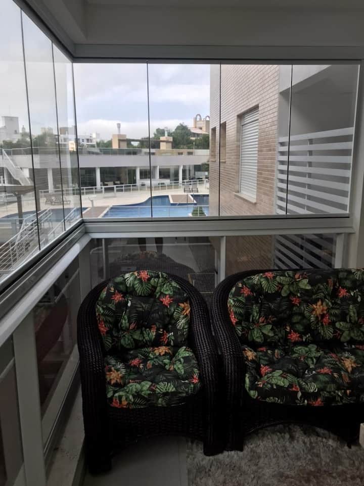Apartamento Amplo De 2 Quartos Na Praia De Palmas. - Governador Celso Ramos