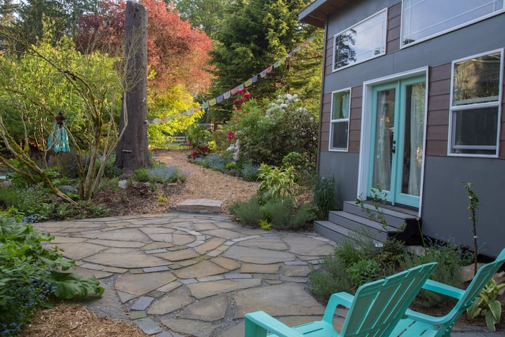 Tiny House In The Garden - Redmond, WA